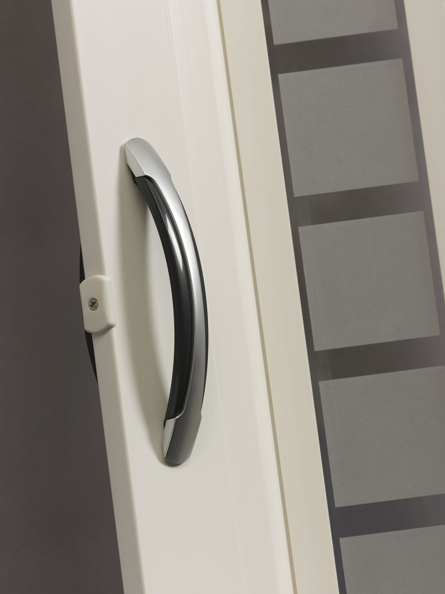 Metro Folding Door | Contemporary Style and Lockable Handle