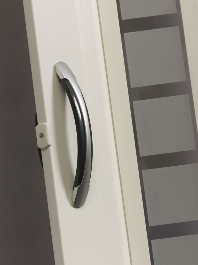 Metro Folding Door | Contemporary Style and Lockable Handle