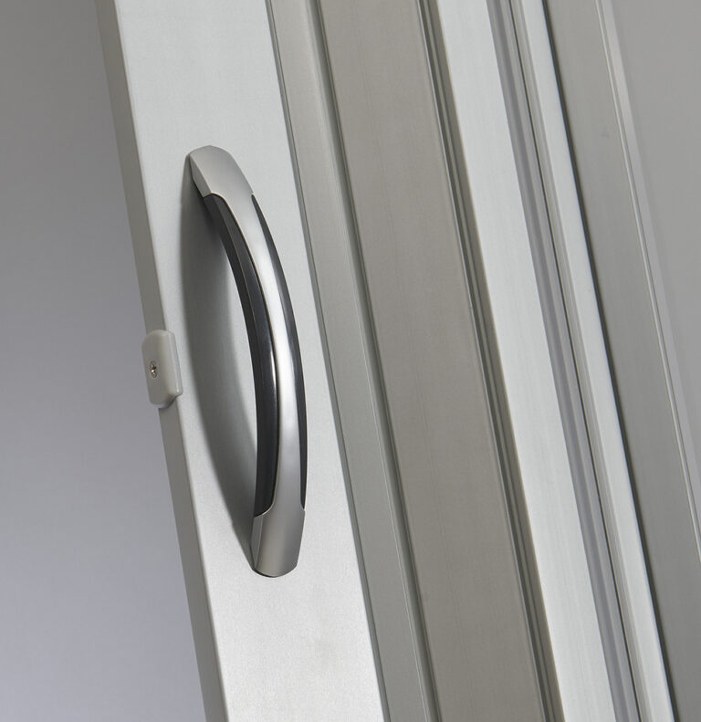 Metro Folding Door | Contemporary Style and Lockable Handle