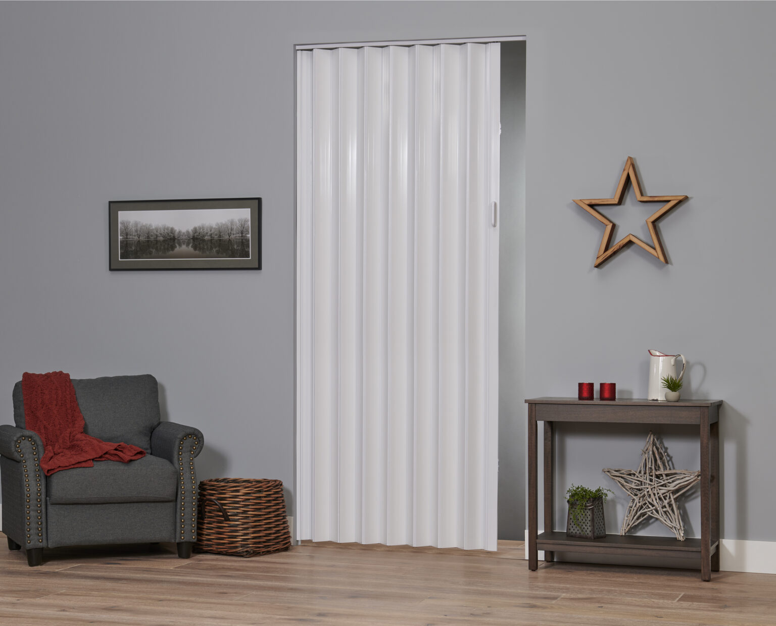 Metro Folding Door | Contemporary Style and Lockable Handle