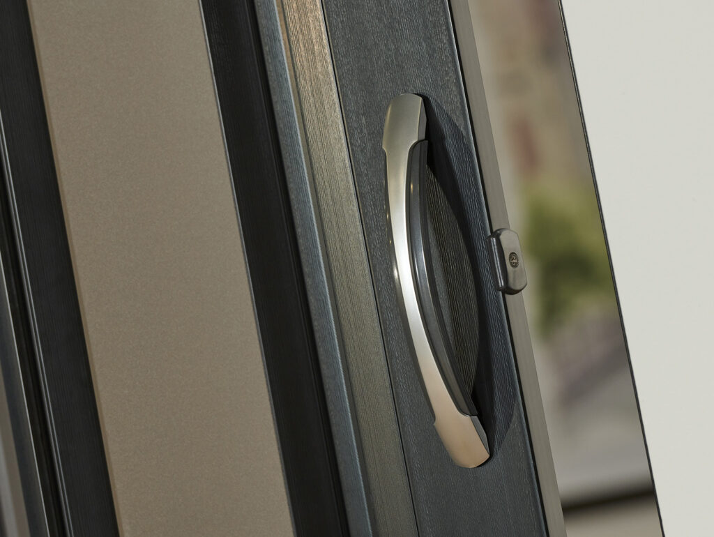 Metro Folding Door | Contemporary Style and Lockable Handle